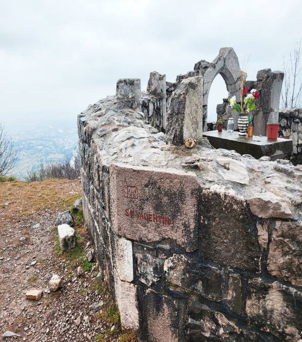Družinski izleti,Sveti Valentin- Sabotin, z otroki raziskujemo Slovenijo